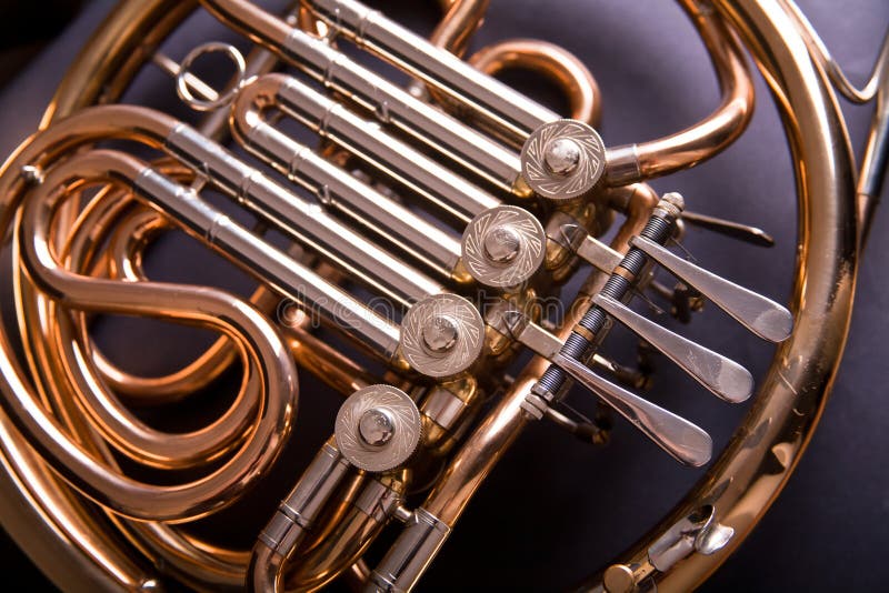 Chifre francês foto de stock. Imagem de instrumento, dedo - 17163500