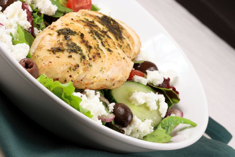 Chiken Brust und Salat stockbild. Bild von saftig, saute - 7226455