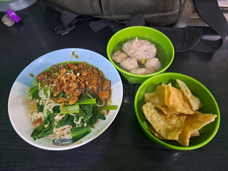 Chiken noodle editorial photography. Image of produce - 271723147