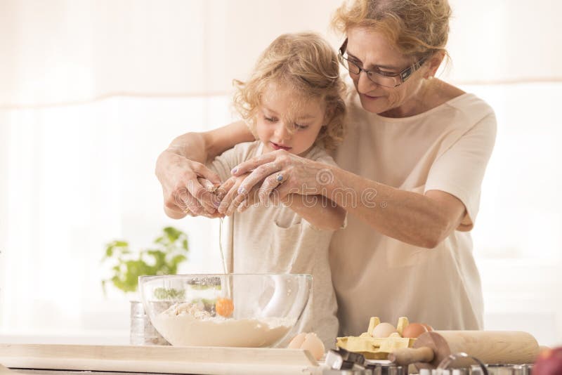 Child Breaking the Egg into a Bowl Stock Image - Image of child, keeper ...