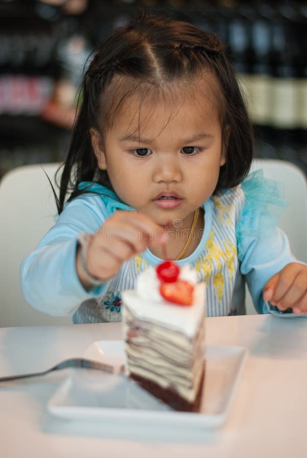 Child girl and cake stock image. Image of delicious, birthday - 37084411