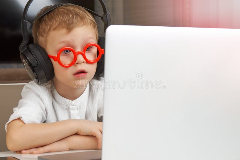 The Child Learns the Wonderful World of the Internet Using Modern ...