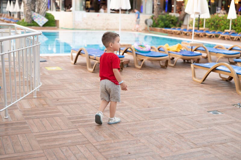 The Child is Lost at the Resort Stock Photo - Image of girl, face ...