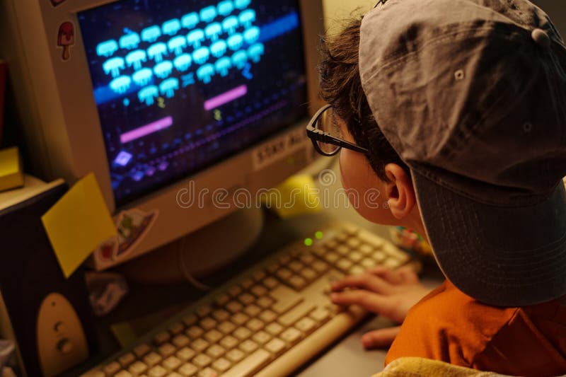 Older Computer Setup Keyboard Monitor Stock Photos - Free & Royalty ...