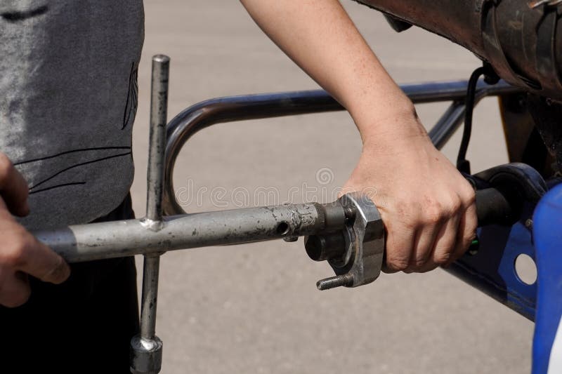 Changing a Wheel on a Racing Car Stock Image - Image of sport, aluminum ...