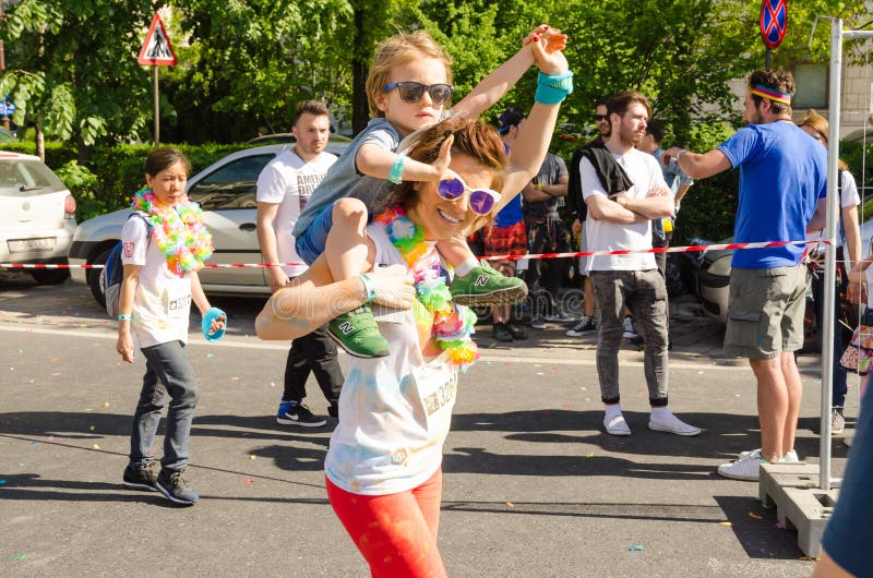 Children at the Color Run editorial photo. Image of casual - 69997711