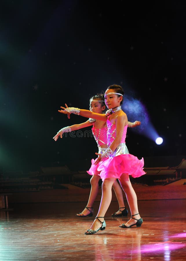 Children in the Performing Dance Drama Editorial Photo - Image of green ...