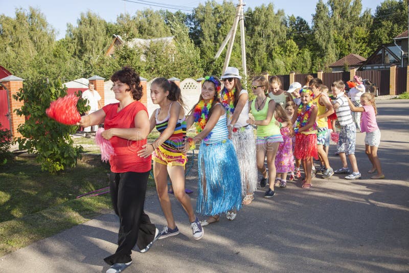 Children Limbo Dancing at a Hawaiian Party. Editorial Image - Image of ...