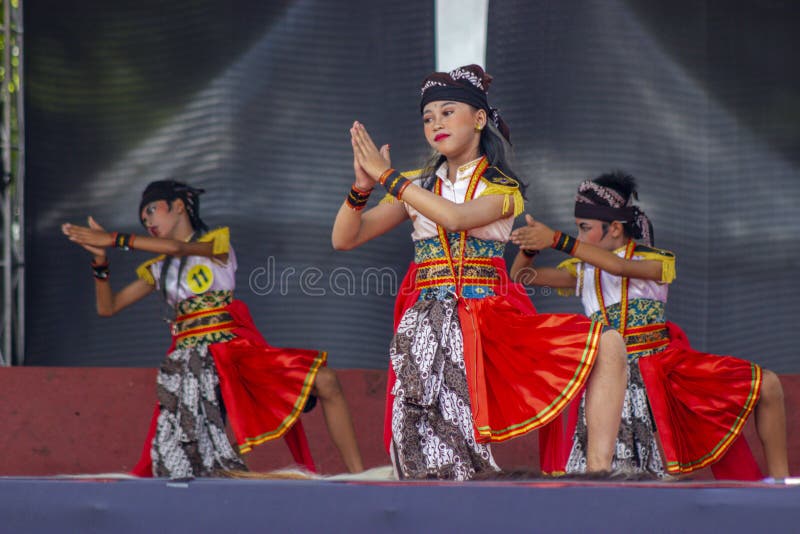 Traditional dance editorial stock image. Image of annual - 262095024