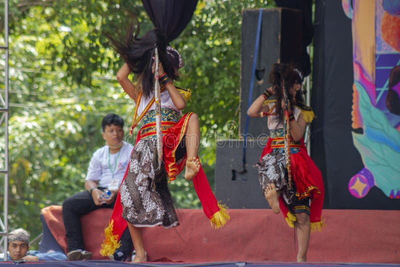 Traditional dance editorial stock image. Image of dress - 262095789