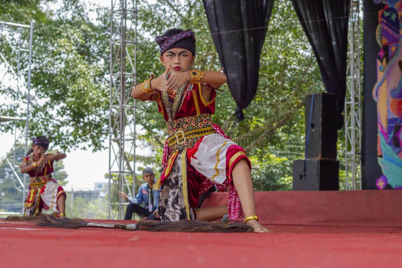 Traditional dance editorial image. Image of dress, costume - 262096525