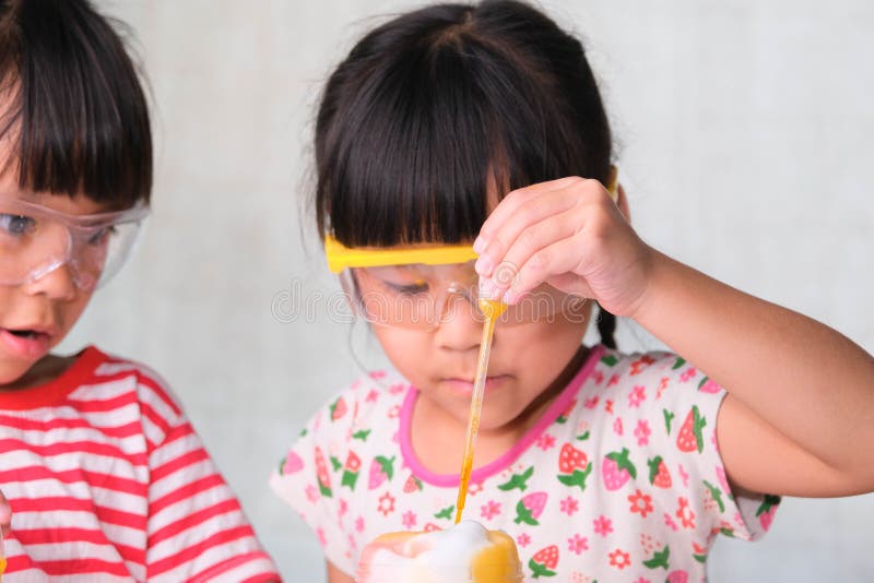 Children are Learning and Doing Science Experiments in the Classroom ...
