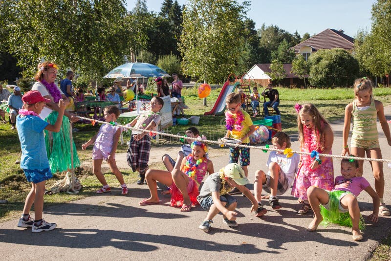 Children Limbo Dancing at a Hawaiian Party. Editorial Image - Image of ...