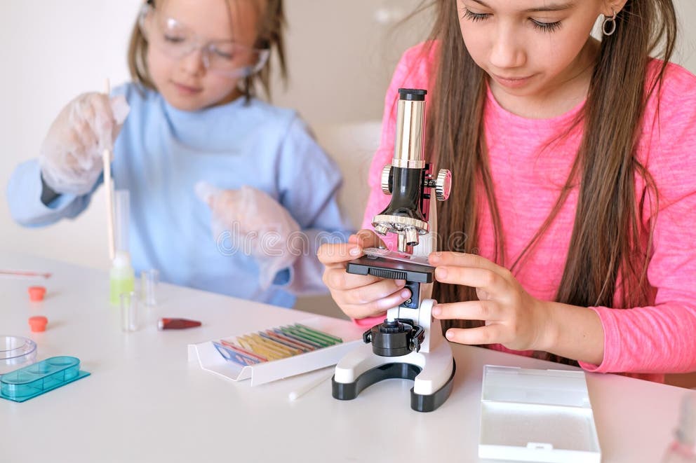 Children Look at the Structure of the Particles of Objects Under ...
