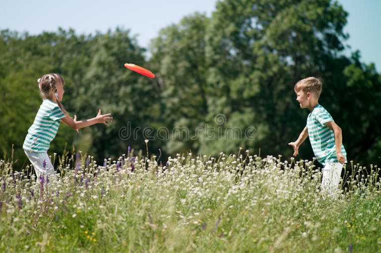 Children playing frisbee stock image. Image of green - 27015051