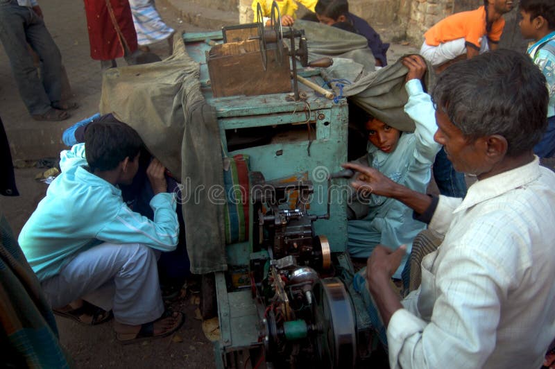 Children Watching Pictures through a Bioscope Editorial Photography ...