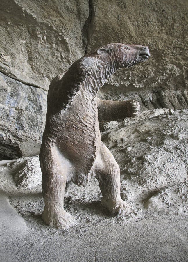 Chile. Patagonia. Modelo De Milodon. Vertical. Foto de archivo - Imagen ...