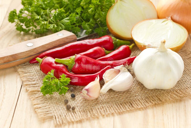 Chiles, cebolla y ajo foto de archivo. Imagen de mexicano - 29274390