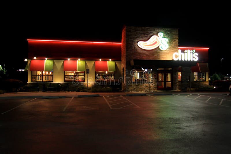 Chili s at night editorial photo. Image of restaurant - 32897226