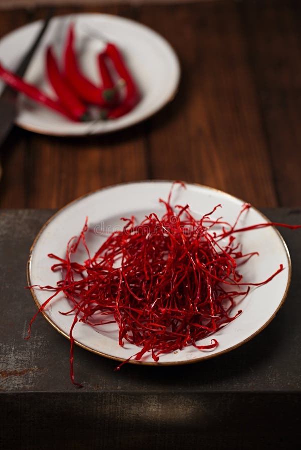 Cadenas De Chiles Y Del Ajo Imagen de archivo - Imagen de licencia ...