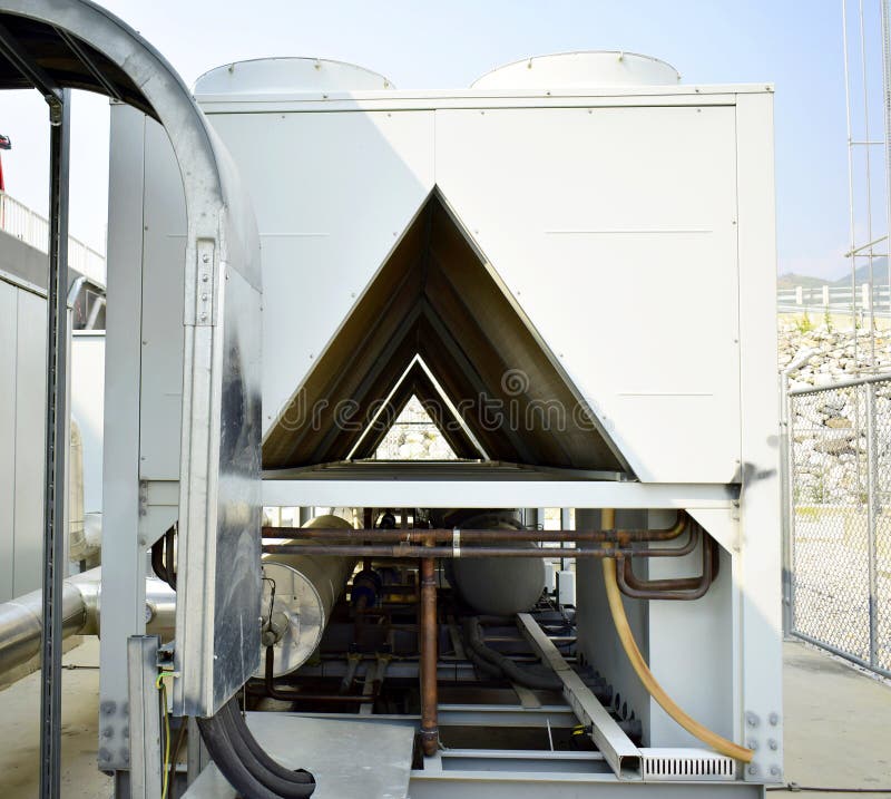 Chiller Tower of Koeltoren Op Dak Van Een Kantoorgebouw ...