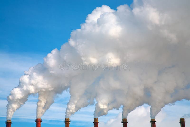 Chimeneas y humo foto de archivo. Imagen de humo, alto - 13339084