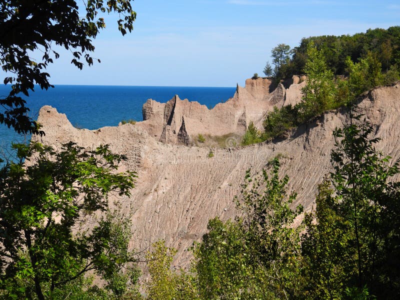 Chimney Bluff Pinnacle Shoreline Along Lake Ontario Stock Photo - Image ...