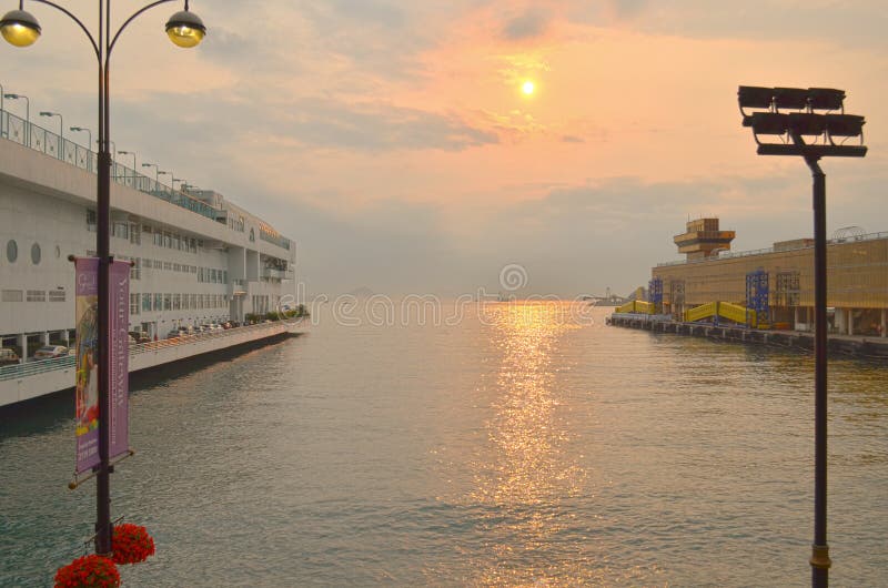 China Ferry Terminal, Tsim Sha Tsui, Kowloon 24 March 2013 Editorial ...