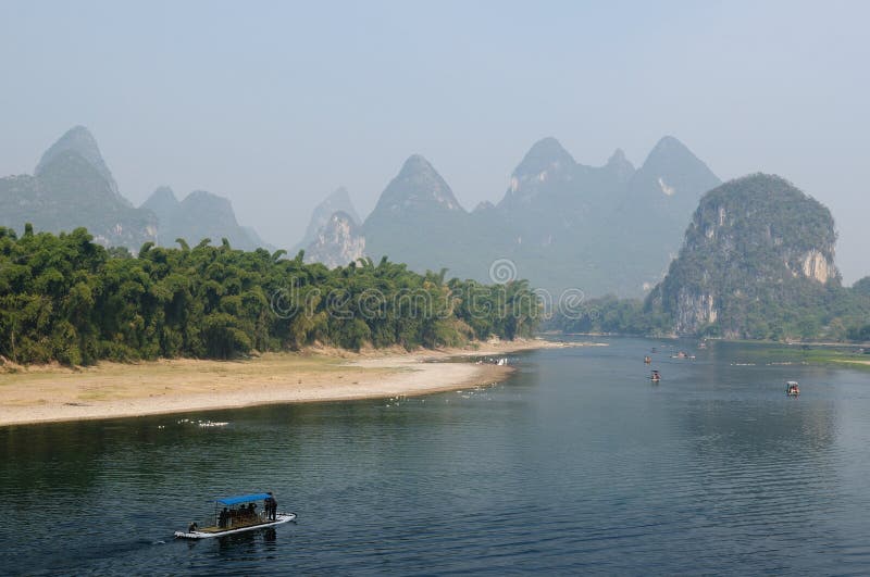 China - Li-Fluss, Yangshuo stockfoto. Bild von landwirtschaft - 17555874