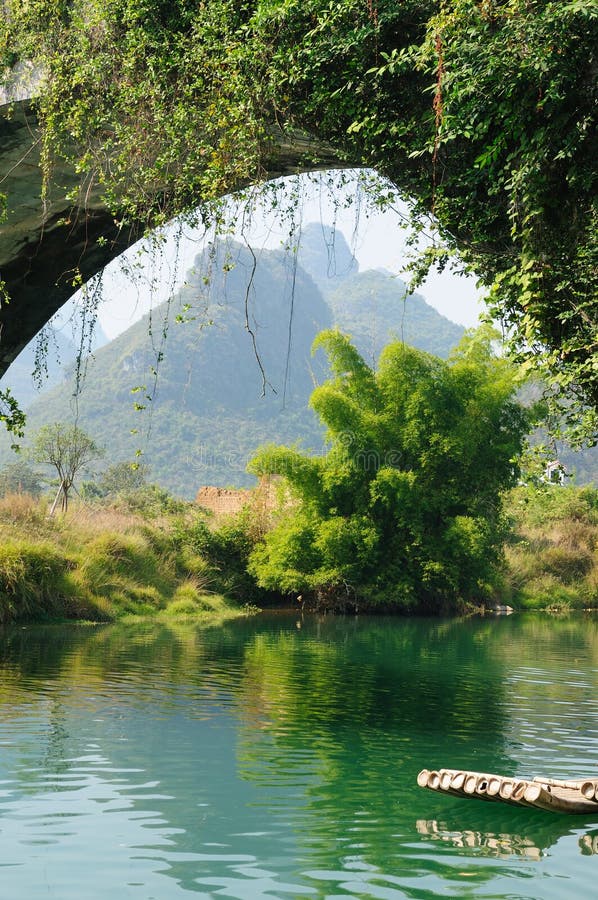 China - Li-Fluss, Yangshuo stockfoto. Bild von landwirtschaft - 17555874