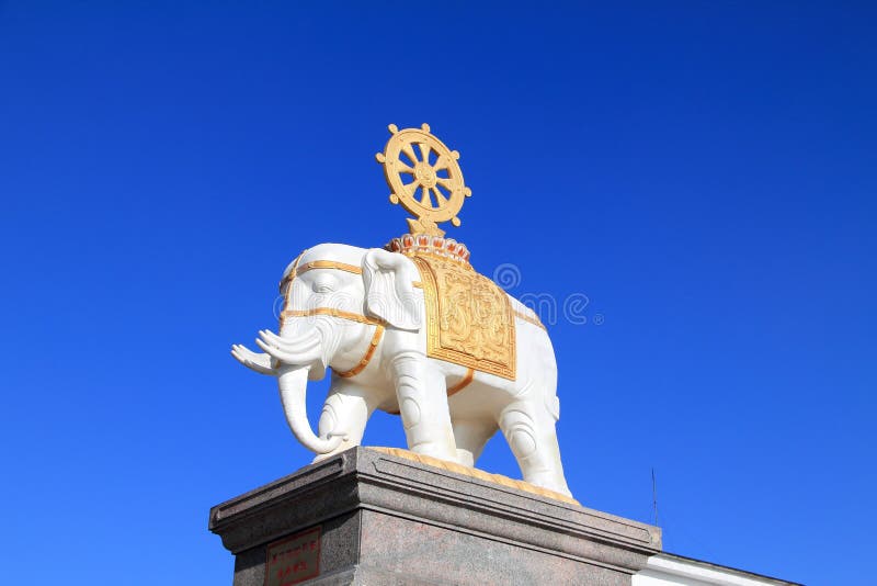 Golden Temple and Golden Summit Stock Photo - Image of scenery, blue ...