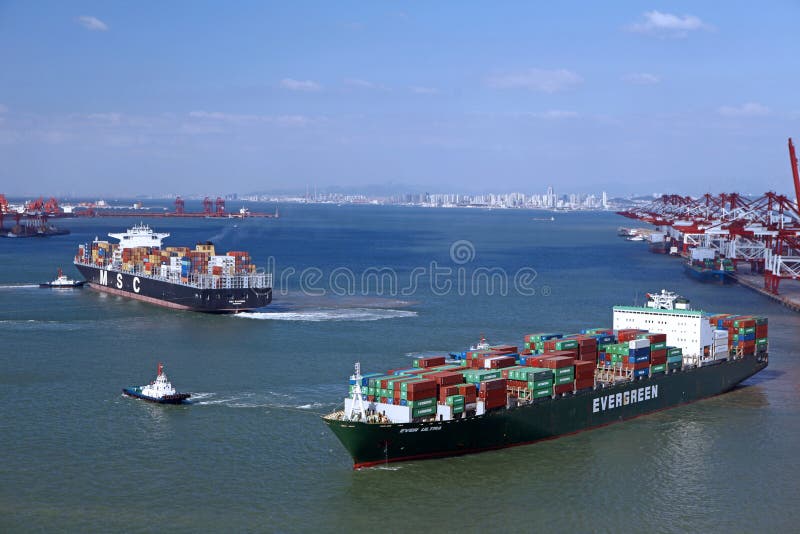 China Xiamen Sea Port Overview Editorial Photo - Image of deck, docked ...