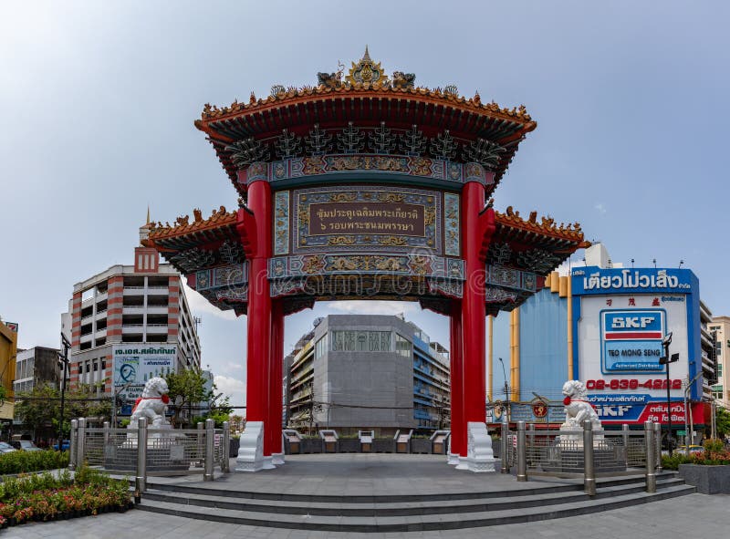 The Chinatown Gate editorial stock photo. Image of statues - 317638928