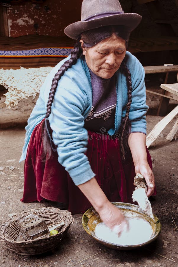 Artisan Hands at Work: Traditional Weaving Techniques in Chinchero ...