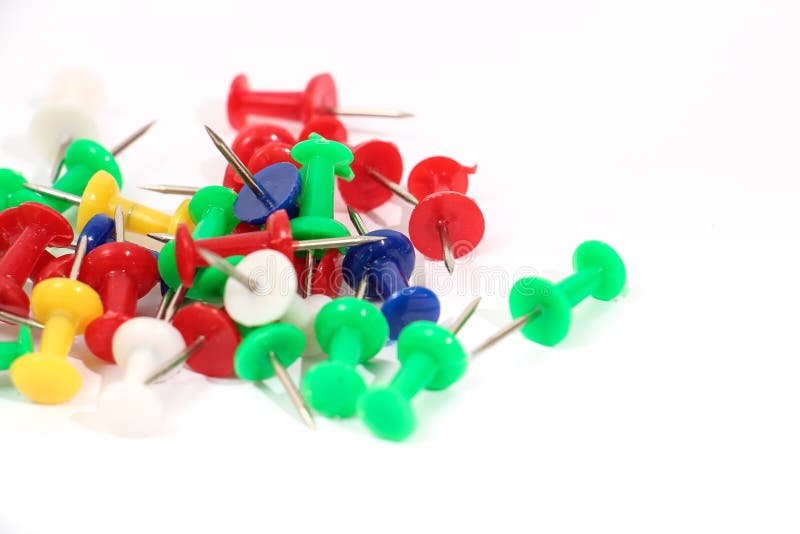 Chinchetas coloreadas foto de archivo. Imagen de clip - 48141428