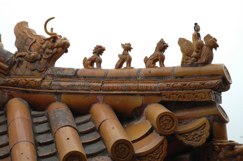 Chinees dak stock foto. Image of tegel, keizer, water, draak - 166494