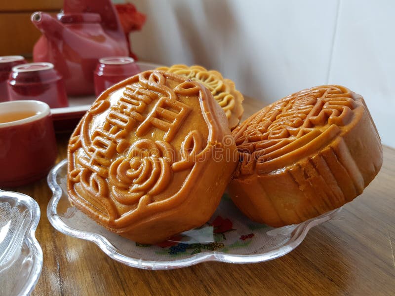 Mooncakes for Mid Autumn Festival Stock Image - Image of bean, autumn ...