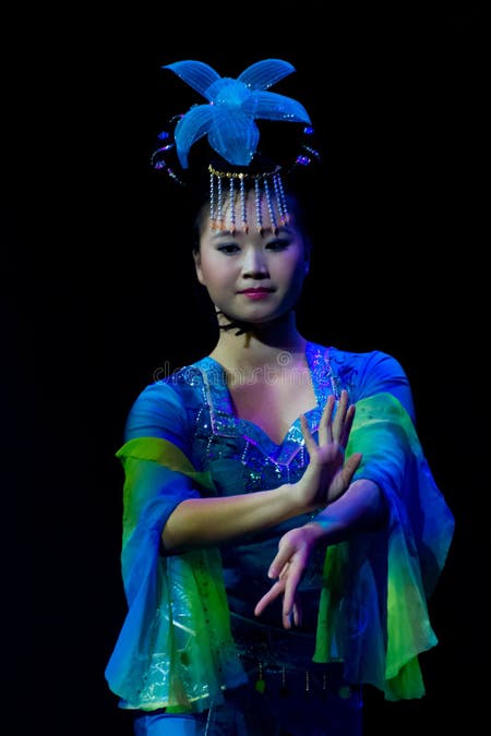Chinese Acrobat. Shantu Acrobatics Troupe. Editorial Stock Image ...