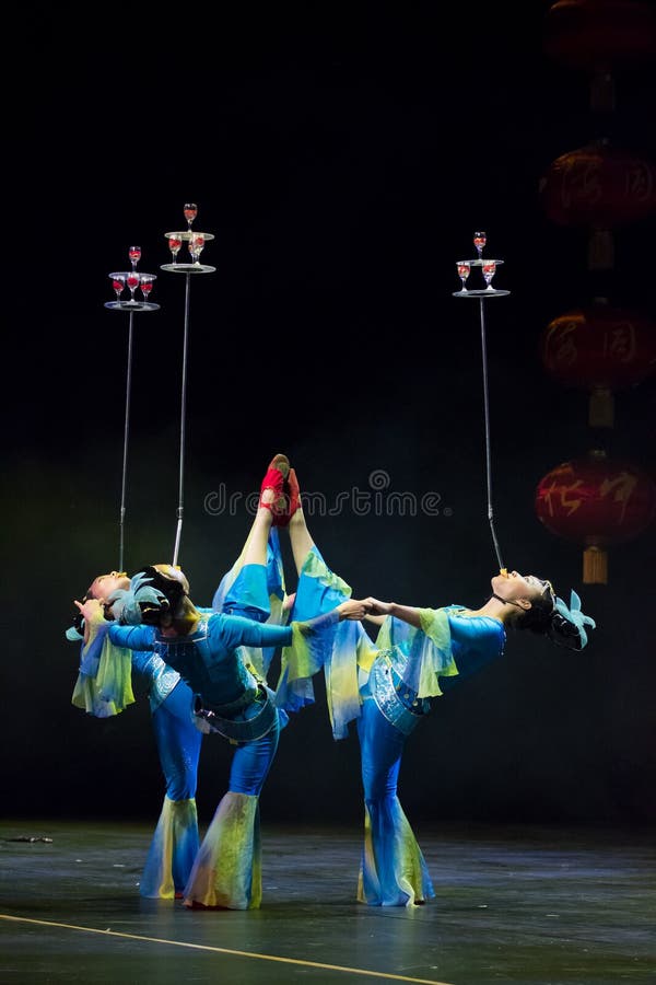 Chinese folk dance editorial stock photo. Image of performers - 5303358