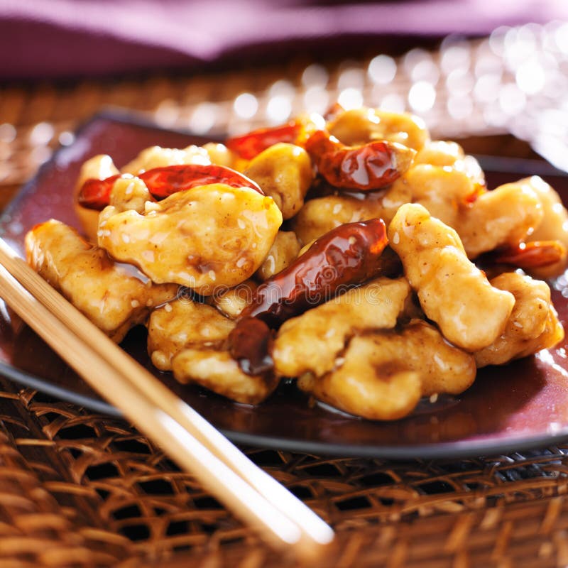Pittige Chinese General Tso's Kip Stock Foto - Image of schotel, gloed ...
