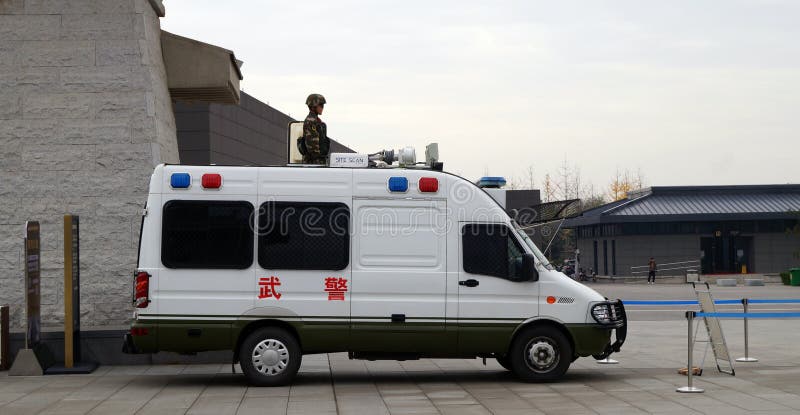 Chinese ambulance 编辑类库存图片. 图片 包括有 红色, 战士, 卡车, 警报器, 紫色的 - 165975434