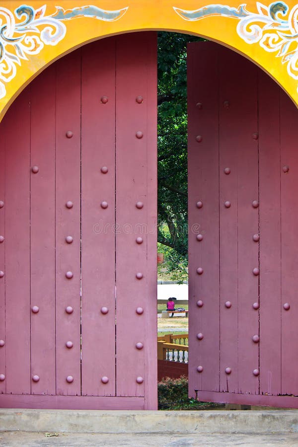 Chinese ancient door stock image. Image of gate, structure - 32504573