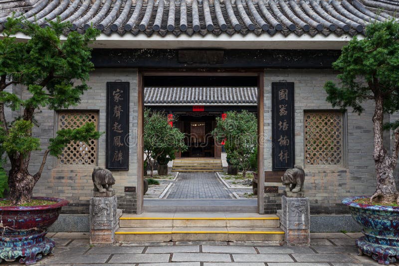 Chinese Ancient House Gate. Old Chinese House Gate Stock Image - Image ...