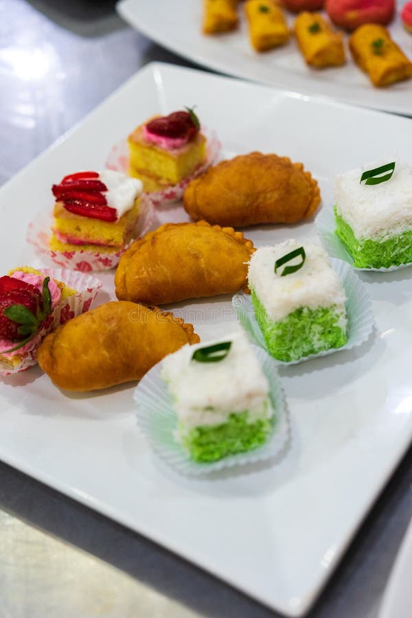 Chinese Art Sculpture Delightful Bite-Sized Desserts: a Perfect Harmony ...