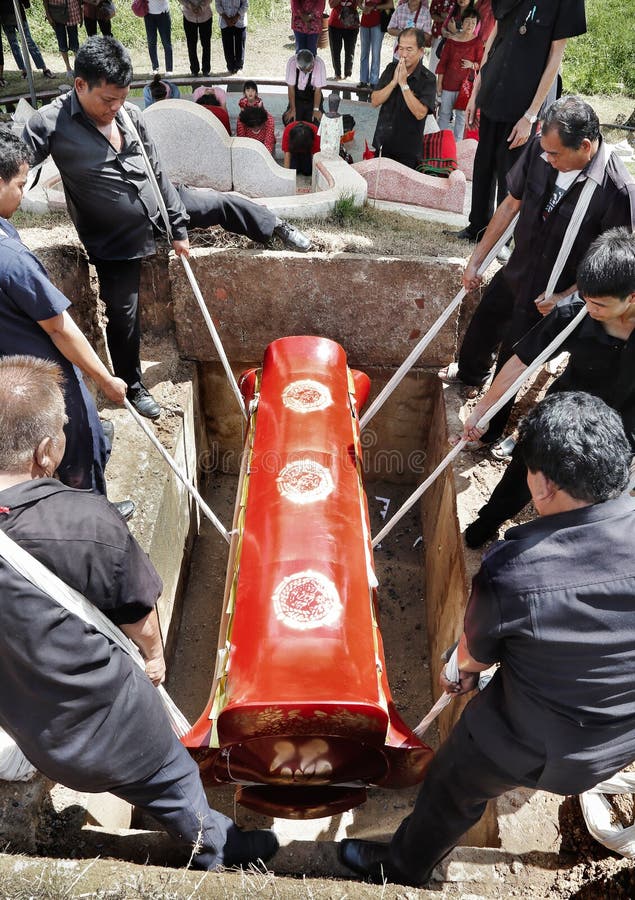 Chinese Begrafenis Laatste Gezien De Begrafenismoeder Van Monent ...