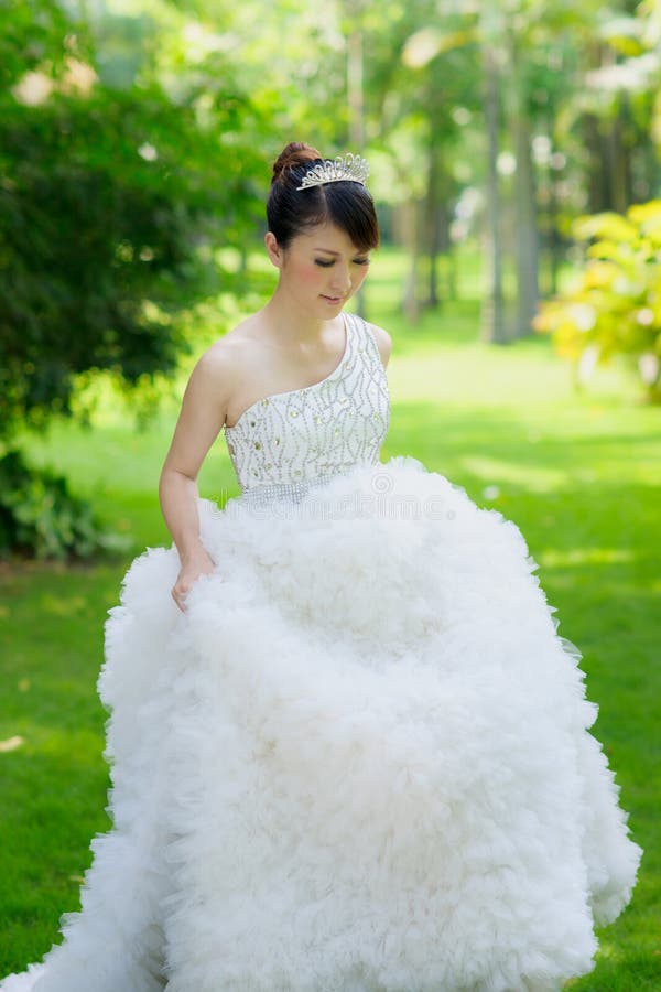 Chinese Bride with Wedding Dress Stock Photo - Image of nature, woman ...