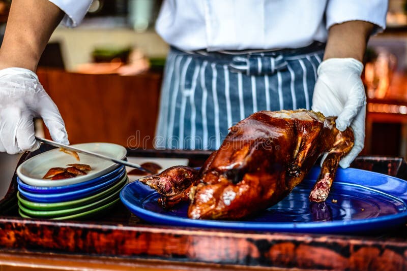 Chinese Chef Chopping Serving Peking Duck Stock Photo - Image of ...