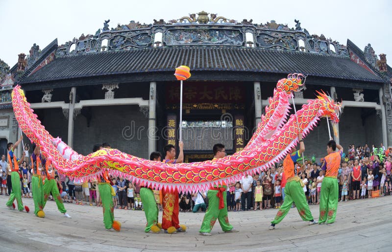Χορός του κινεζικού δράκου εκδοτική φωτογραφία. εικόνα από - 42263342