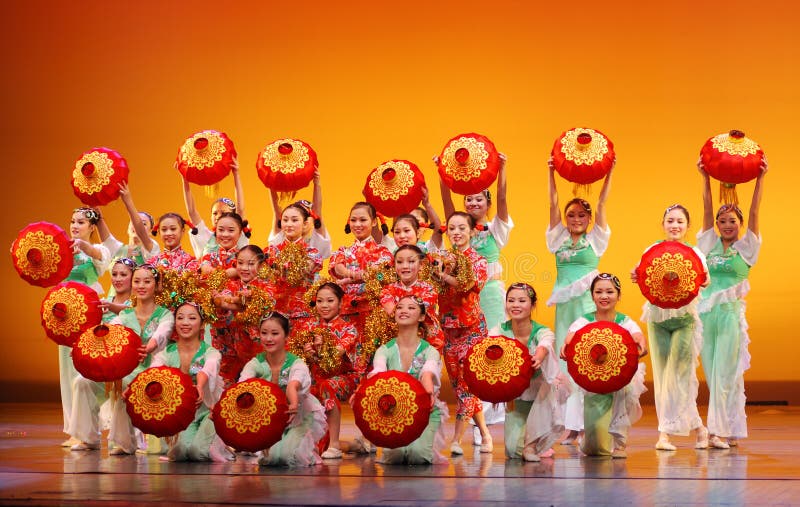 Chinese dancing editorial image. Image of costume, entertainment - 18423375