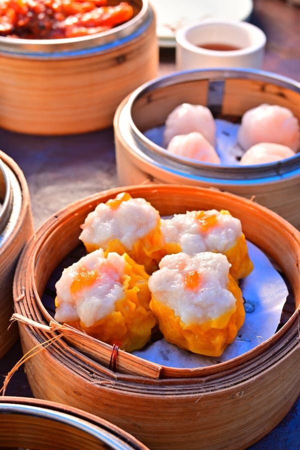 Steam Pork Dumpling Dim Sum Stock Image - Image of traditional, pork ...